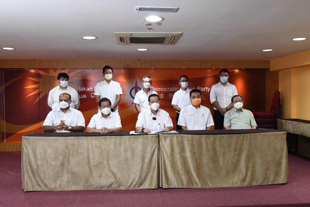 DAP kekalkan enam bekas Adun, calonkan dua muka baru DAP kekalkan enam bekas Adun, calonkan dua muka baru